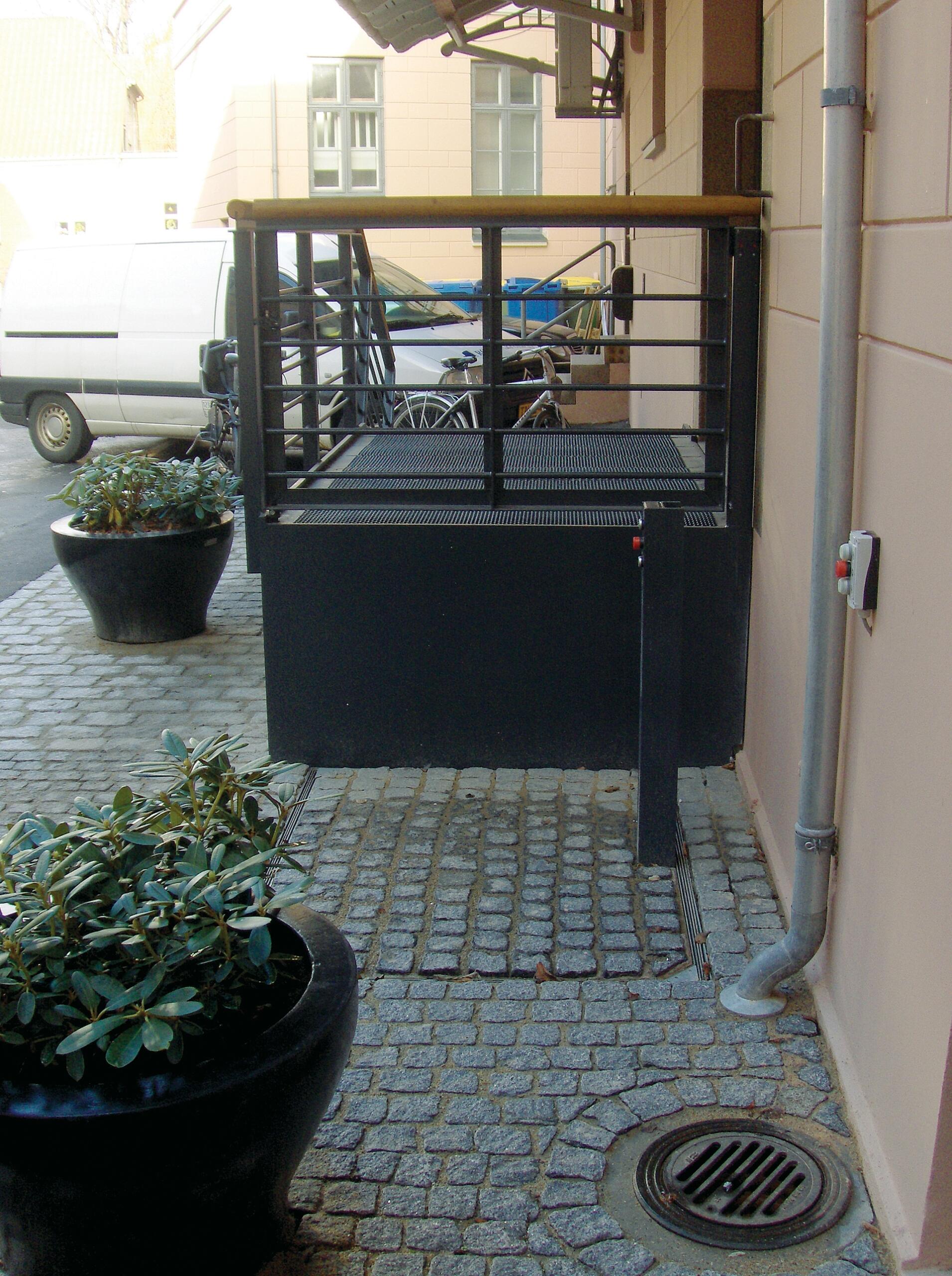 SLP model B - Platform lift - HomeCare Innovation BV